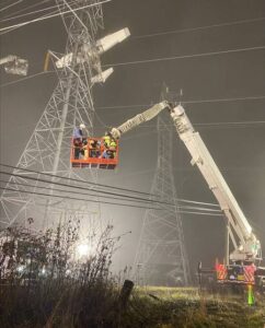 Platform for high voltage powerline rescue | Bronto Skylift
